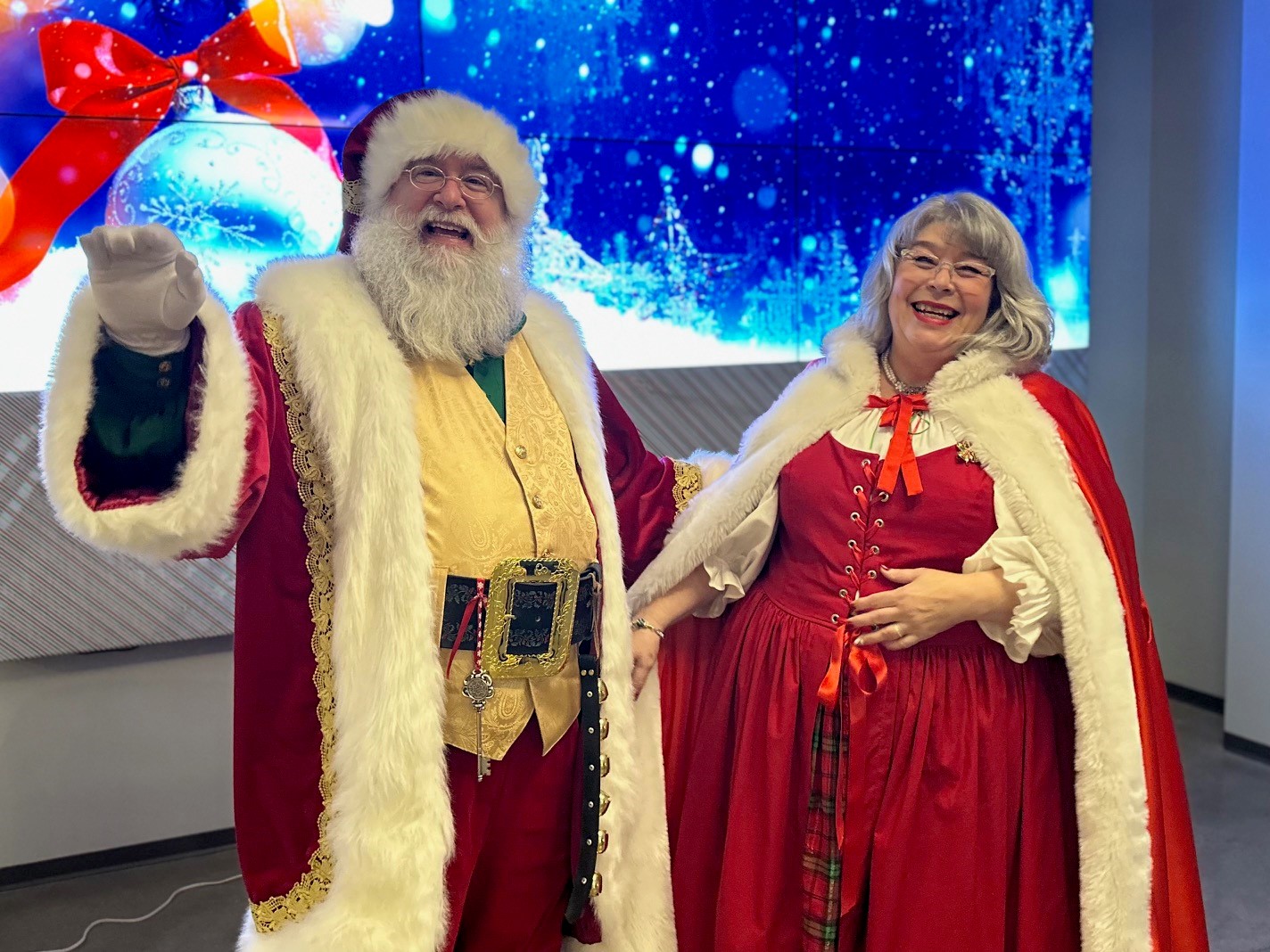 I-Square Tree Lighting | The Summit Federal Credit Union